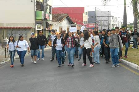 Estudantes de Escola Estadual de Contagem fazem reivindicação